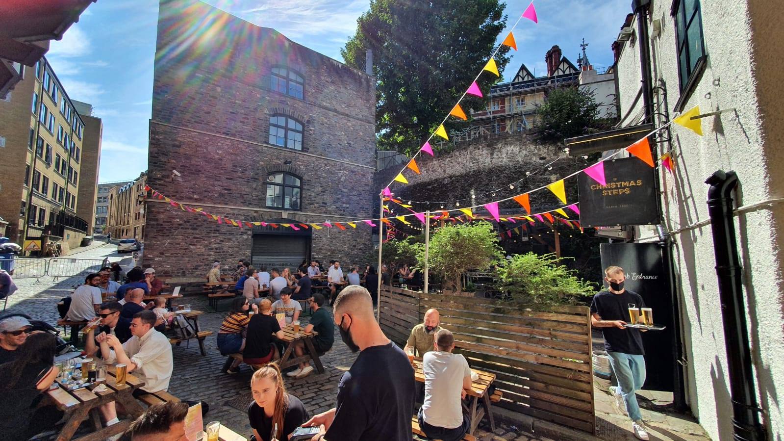 This weekend: Manami and Ellie Stokes to play The Christmas Steps courtyard